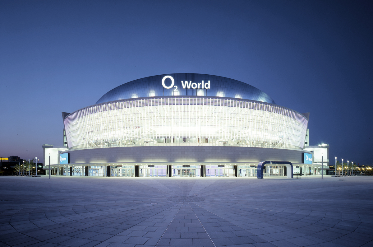 O2 World (vormals Mercedes-Benz Arena und jetzt Uber Arena) - GBP ...