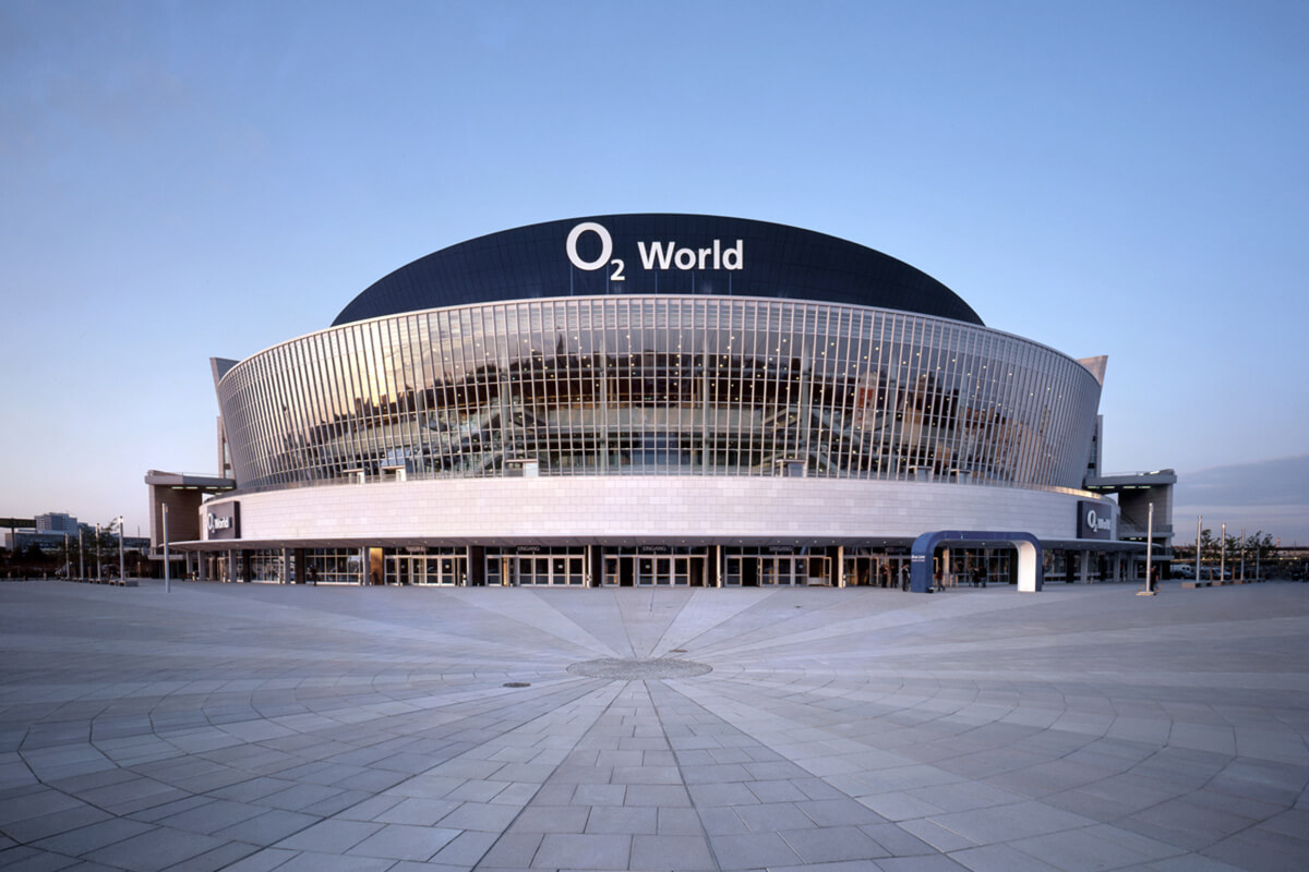 O2 World (vormals Mercedes-Benz Arena und jetzt Uber Arena) - GBP ...